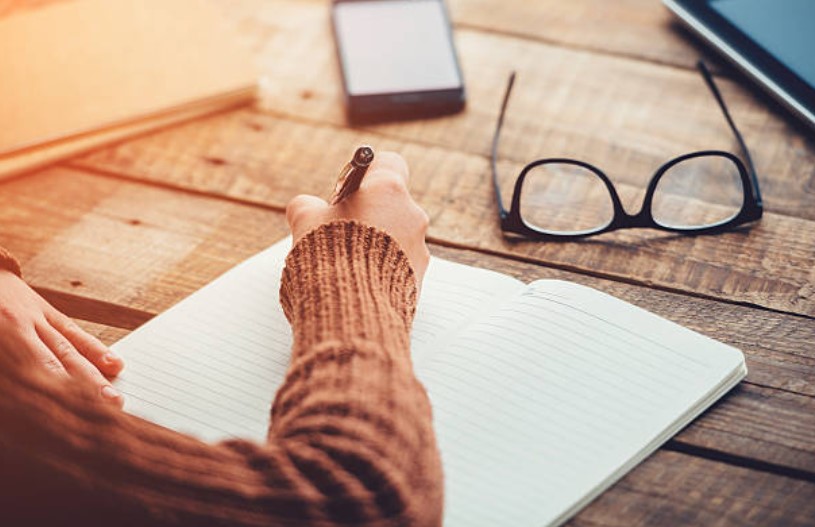 GOKIL! Ini 10 Teknik Menulis Buku Bagi Pemula Yang Wajib Kamu Ketahui!