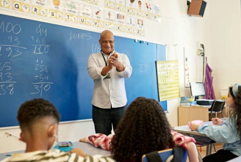 Penelitian Tindakan Kelas | Pengertian, Contoh, Judul, Metode